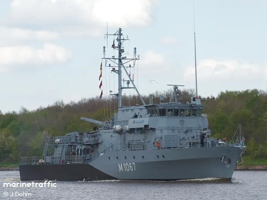GERMAN WARSHIP M1067