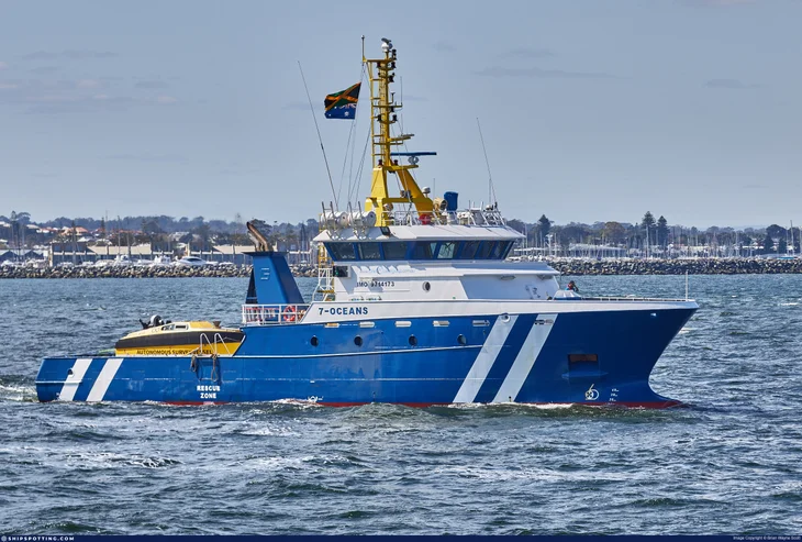 7 OCEANS 9714173 Crew Reviews | Offshore Ship Advisor